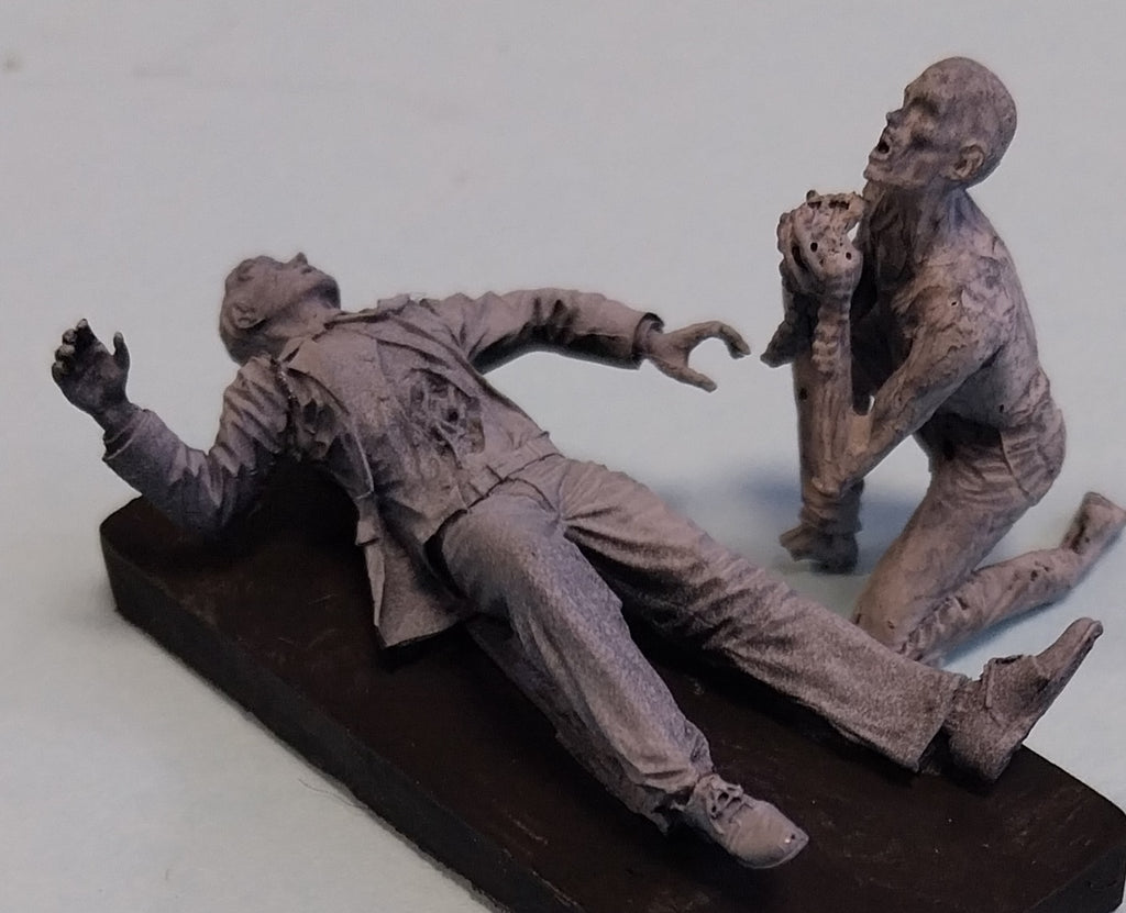 1/35 Scale resin model kit Zombie and victim | Fields of Glory Models