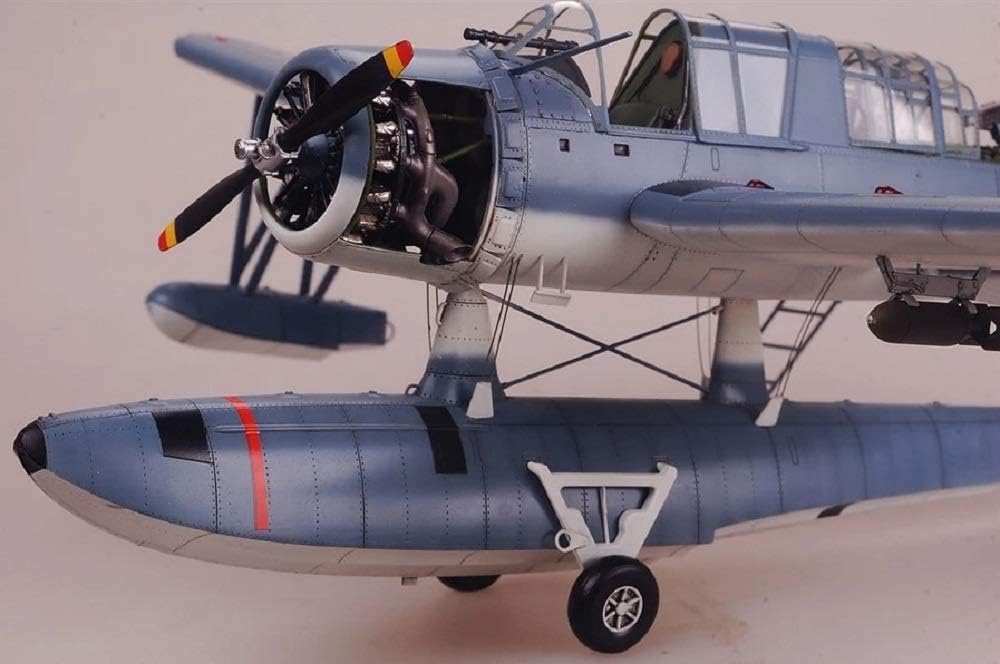 Kitty Hawk 1/32 Scale WW2 USN OS2U KingFisher seaplane Model Kit ...