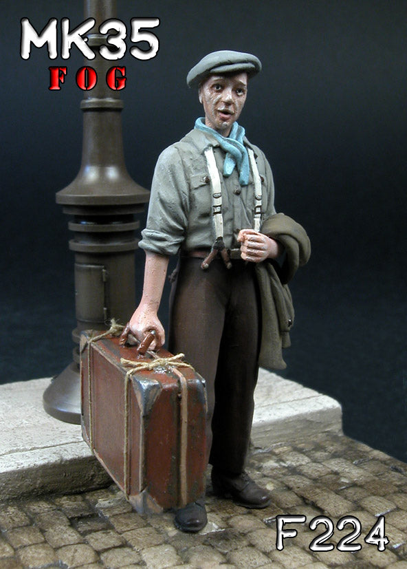 MK35 FoG models 1/35 Scale resin kit CIVILIAN HOLDING HIS BAG IN HIS H ...