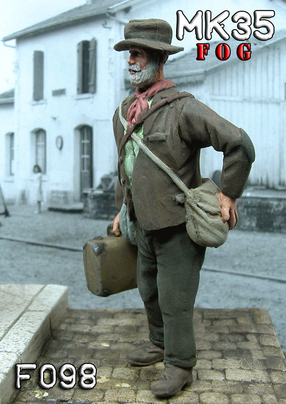 MK35 FoG models 1/35 Scale Civilian refugee with bags Exodus | Fields ...