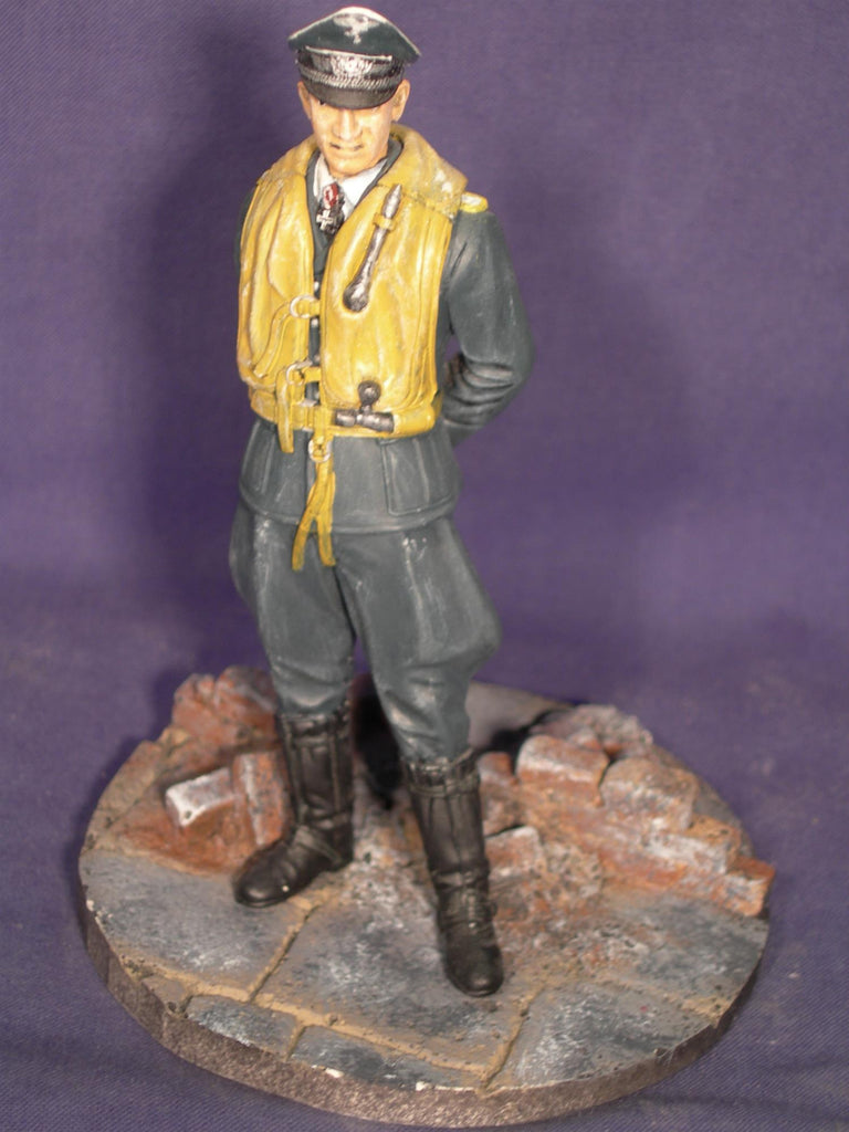 Figure Display base Urban 1/16th scale (120mm scale figure) Base is 90 ...