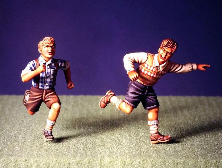 1/35 Scale resin model kit Running Child (2Fig.s) | Fields of Glory Models